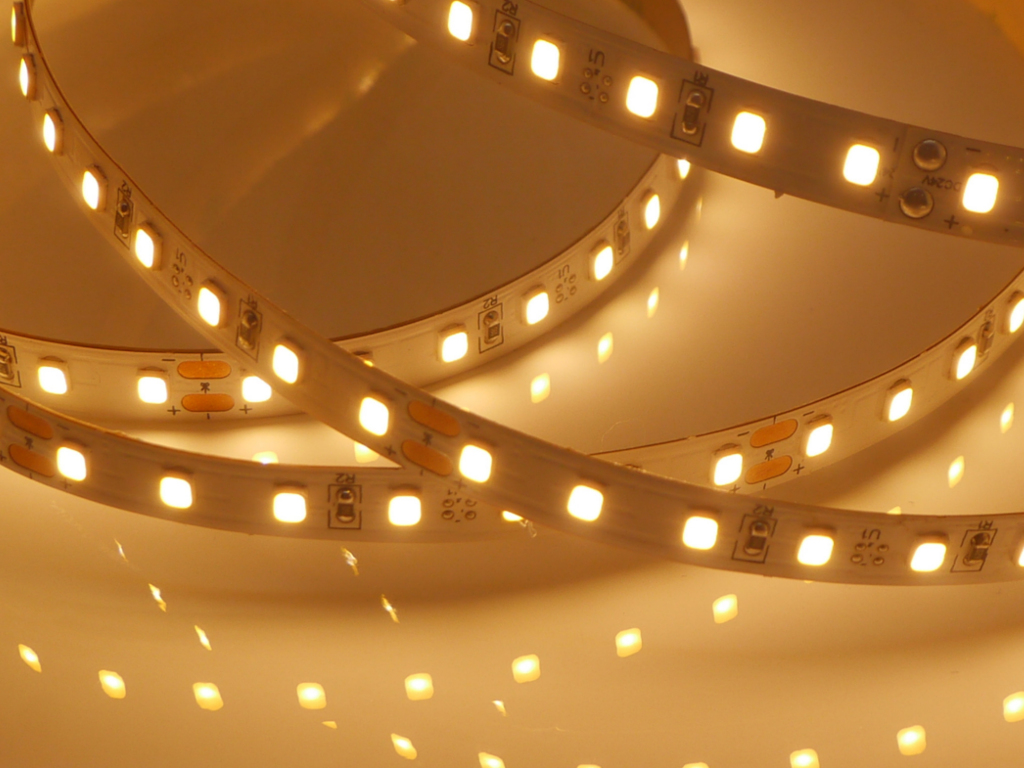 LED Streifen extrem hell, warmweiß 2700K | LED-Emotion